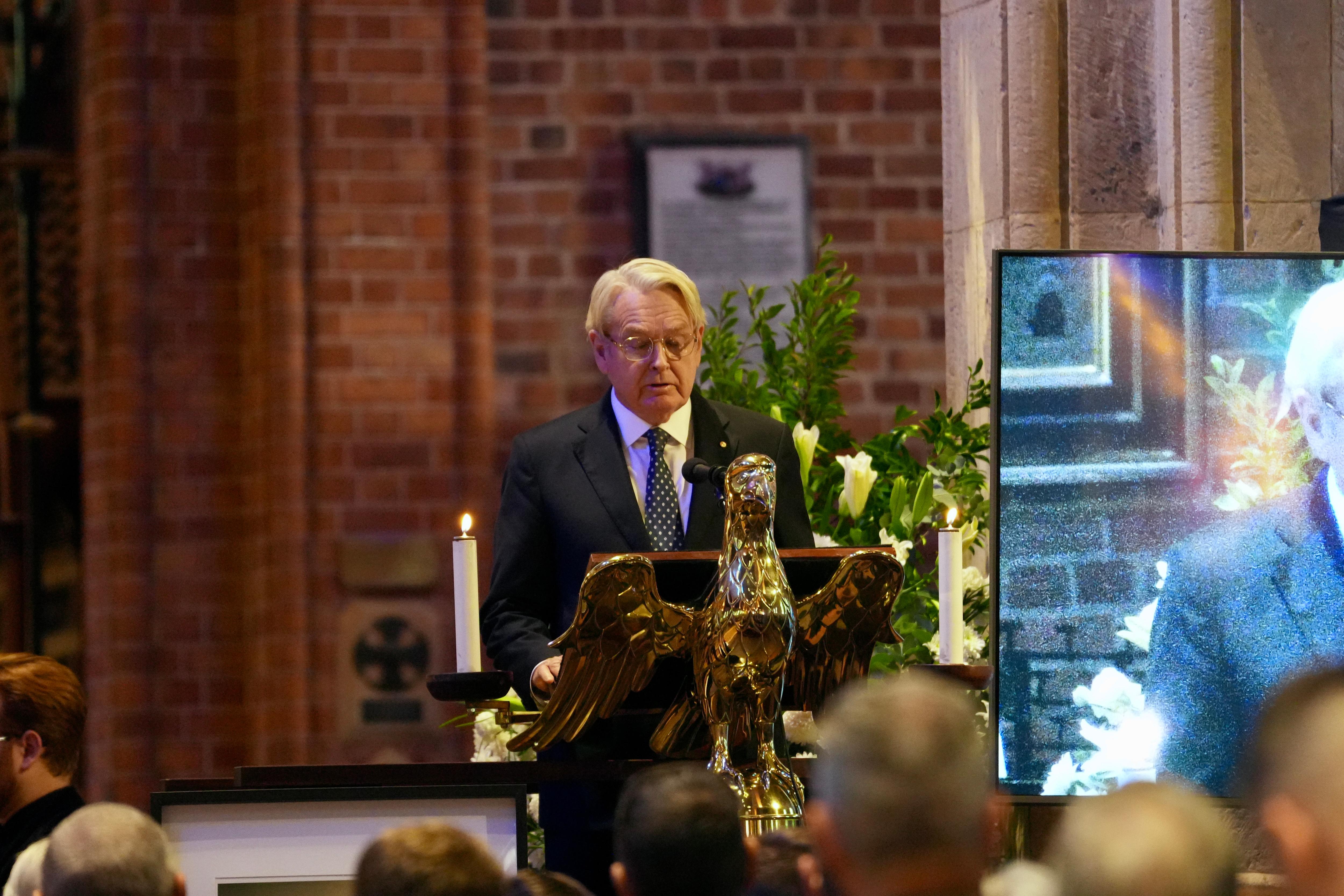 War hero and veteran MP Bill Grayden farewelled at state funeral in ...