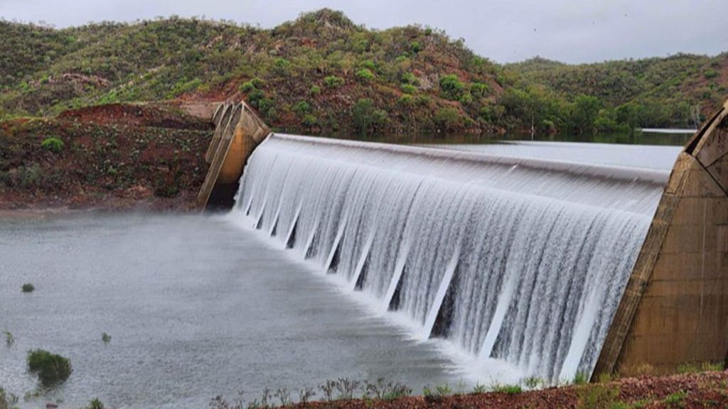 Lake Julius dam overflows amid widespread flooding in north-west ...