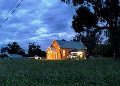 Miners Cafe feeding fatigued workers before trek home - ABC News