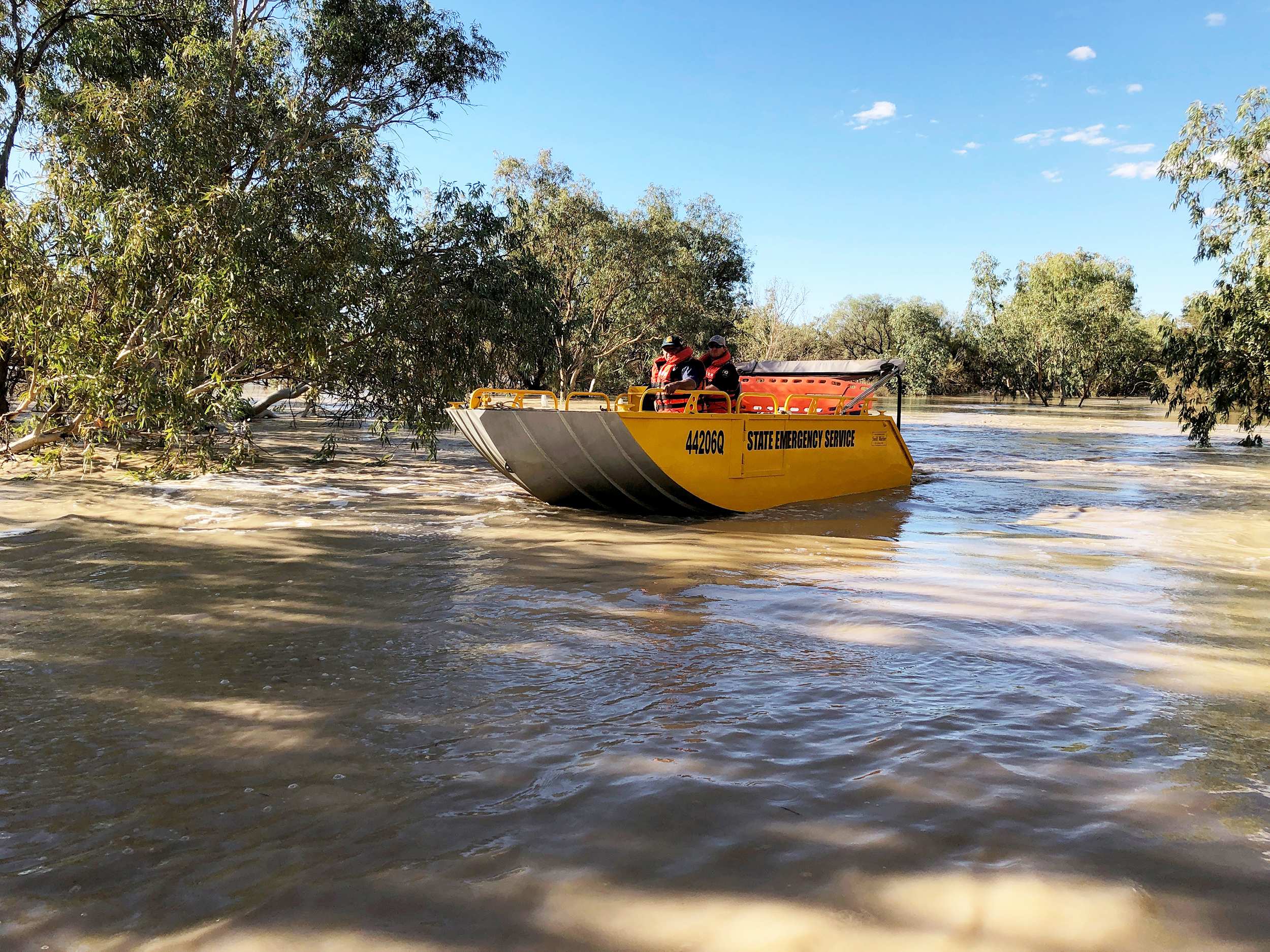 Thargomindah dusts off never-been-used SES boat as flooded Bulloo River ...