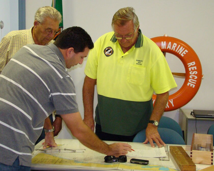 Rescue crew reaches catamaran - ABC News