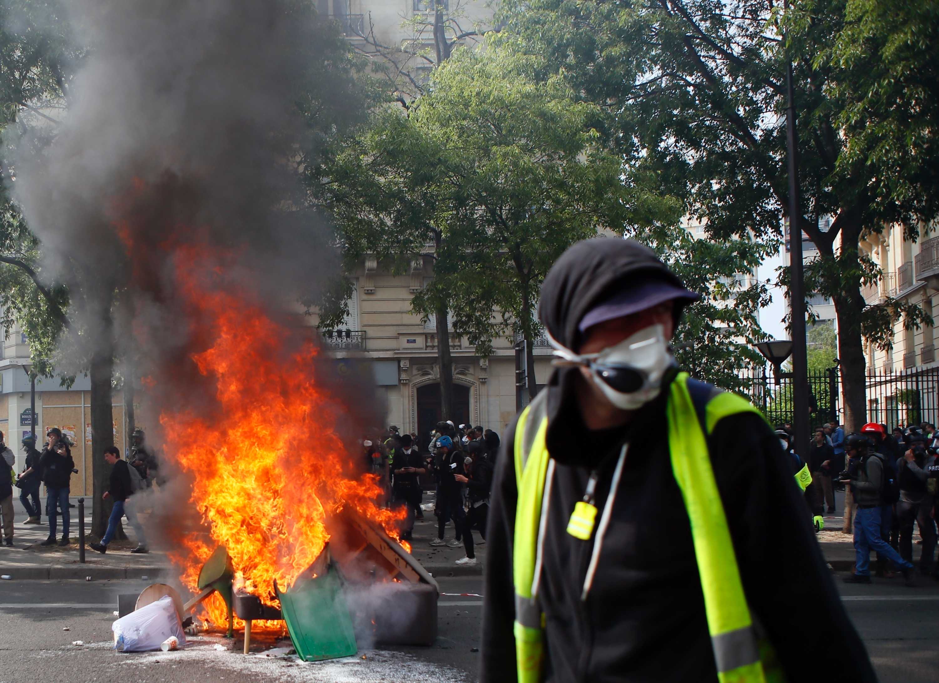 French riot police clash with yellow vests and anarchist Black Blocs in ...
