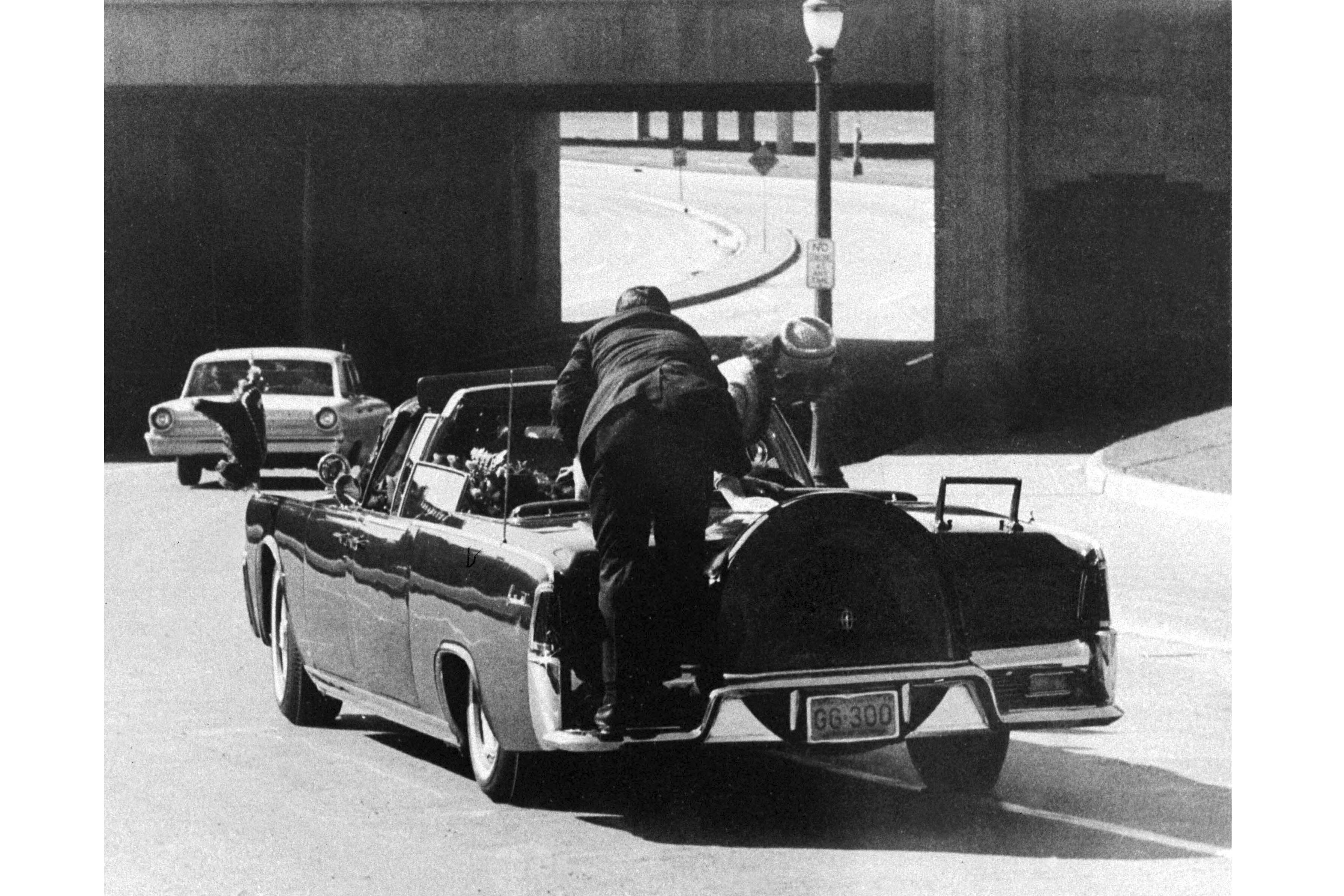 Secret Service agent who jumped onto JFK's car after assassination dies ...