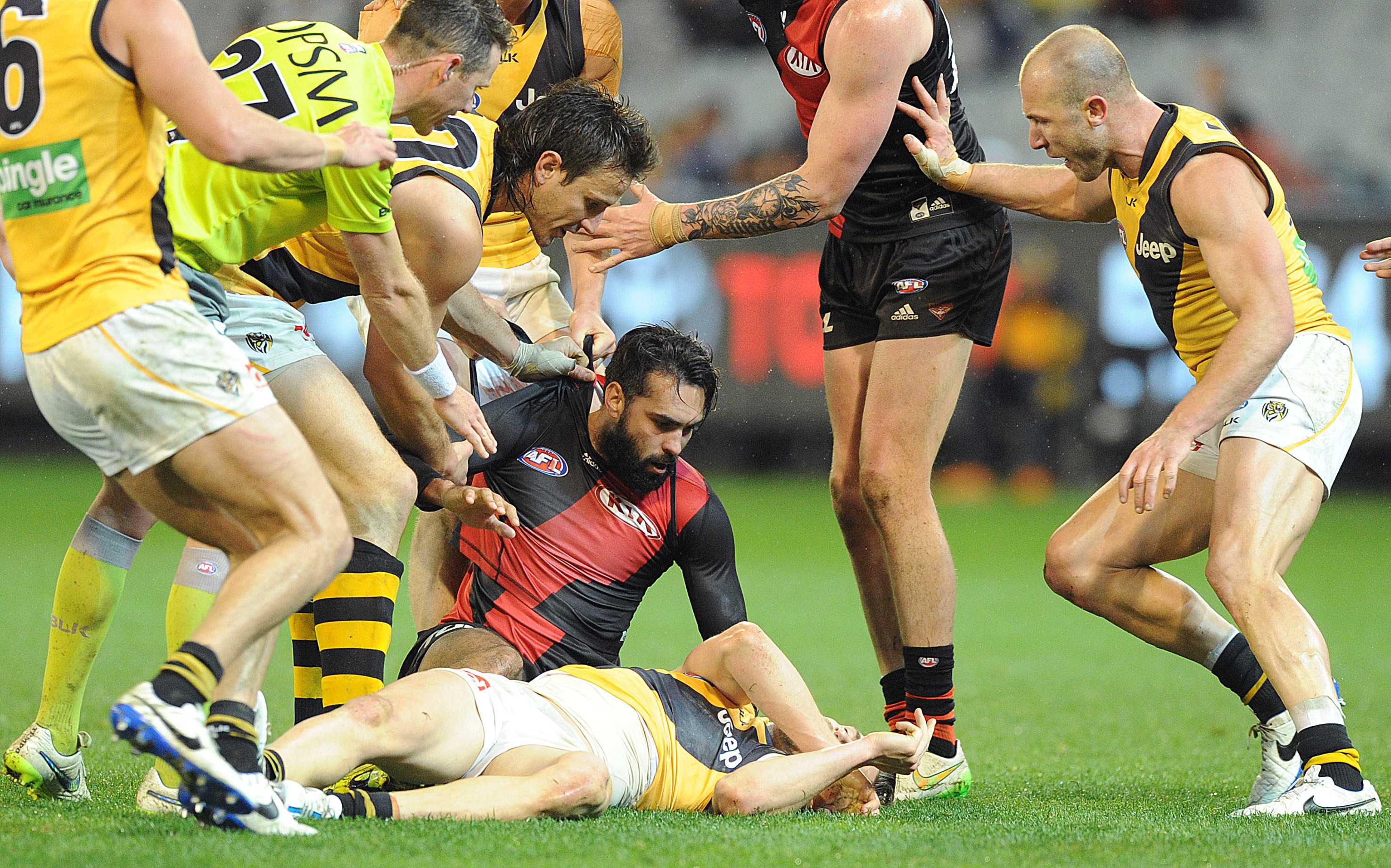 Courtenay Dempsey re-signs with Essendon Bombers for 11th AFL season ...