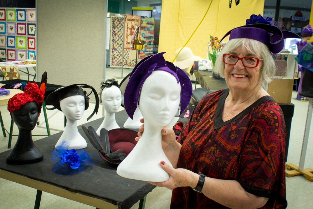 How to make your own Melbourne Cup hat or fascinator - ABC News
