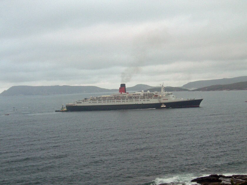Hundreds turn out in Albany to view QE2 - ABC News