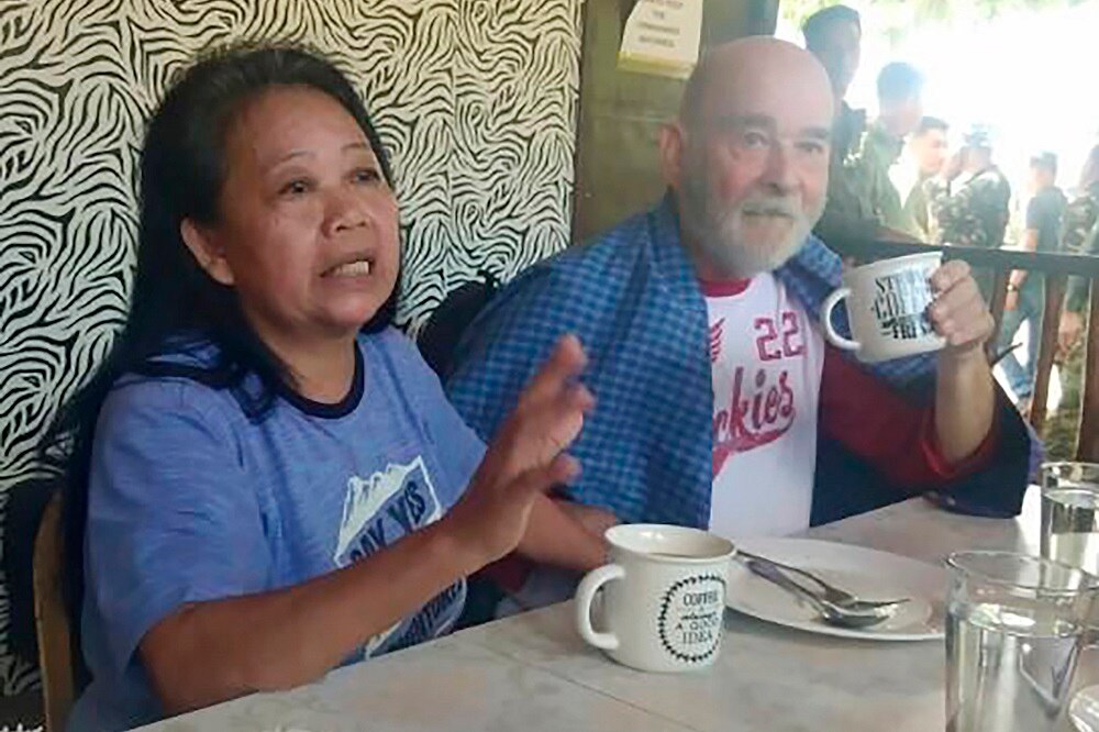 Philippine troops rescue couple kidnapped by IS-linked jihadists Abu ...