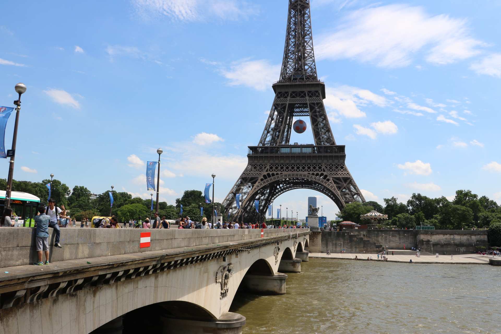 The human bone that inspired the Eiffel Tower - ABC listen