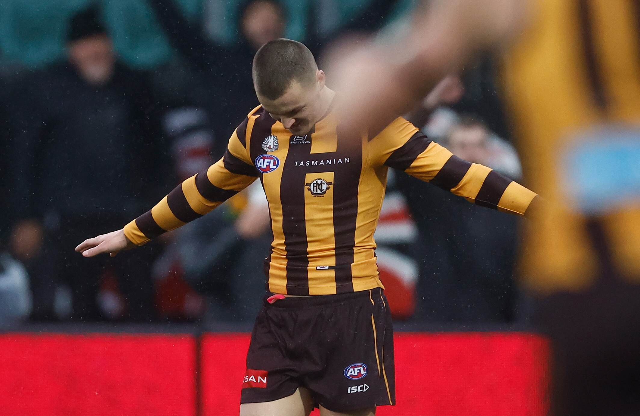 Solo sailor Lisa Blair breaks Antarctic circumnavigation record - ABC News