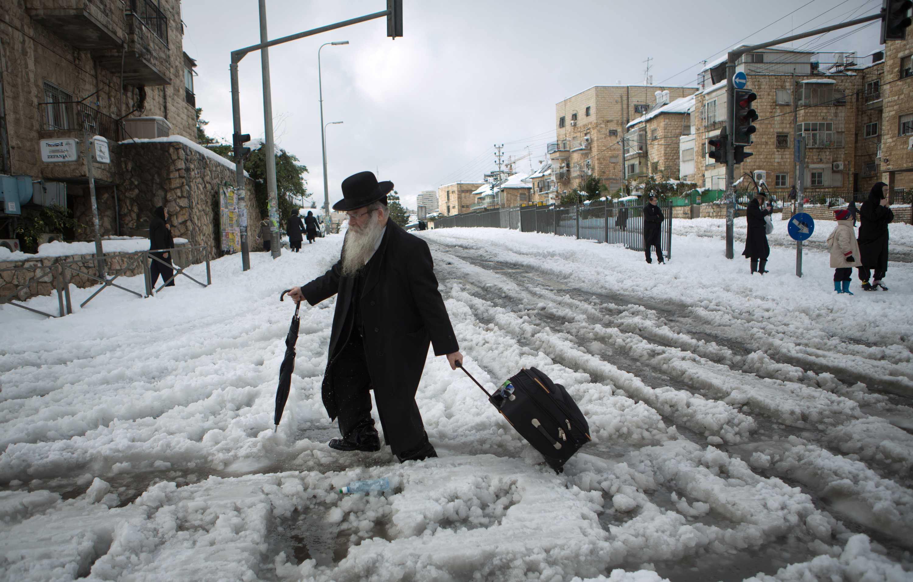 Israel, Palestinian territories hit by heaviest snowfall in decades ...