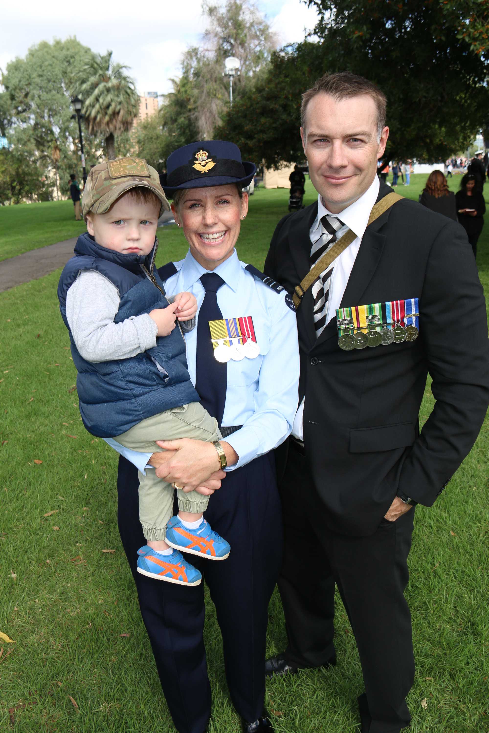 Anzac Day: Adelaide crowd remembers sacrifices for peace - ABC News