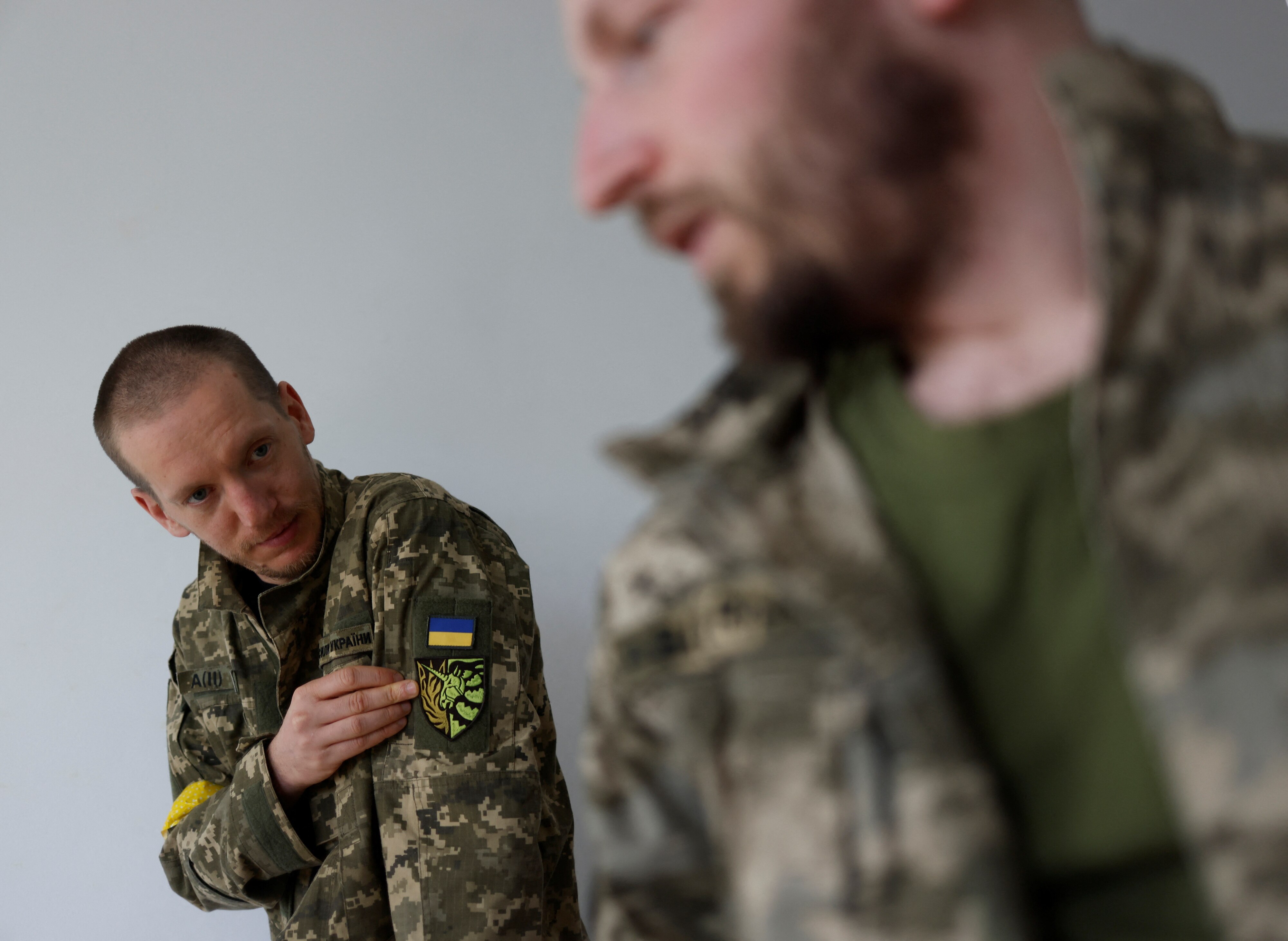 LGBTQ Ukrainian soldiers take to wearing unicorn patch on uniforms ...