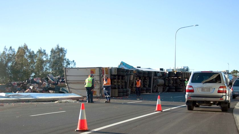 Fatal accident causes Brisbane traffic chaos - ABC News