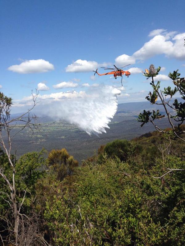 Blue Mountains bushfire: Crews fight blaze at Katoomba as total fire ...