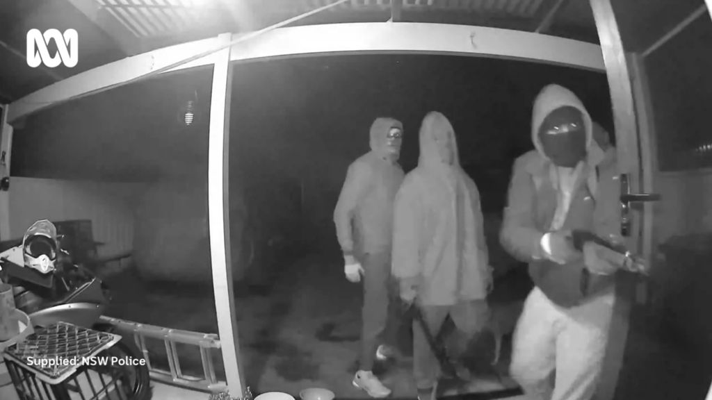 CCTV footage shows attempted armed home invasion at…