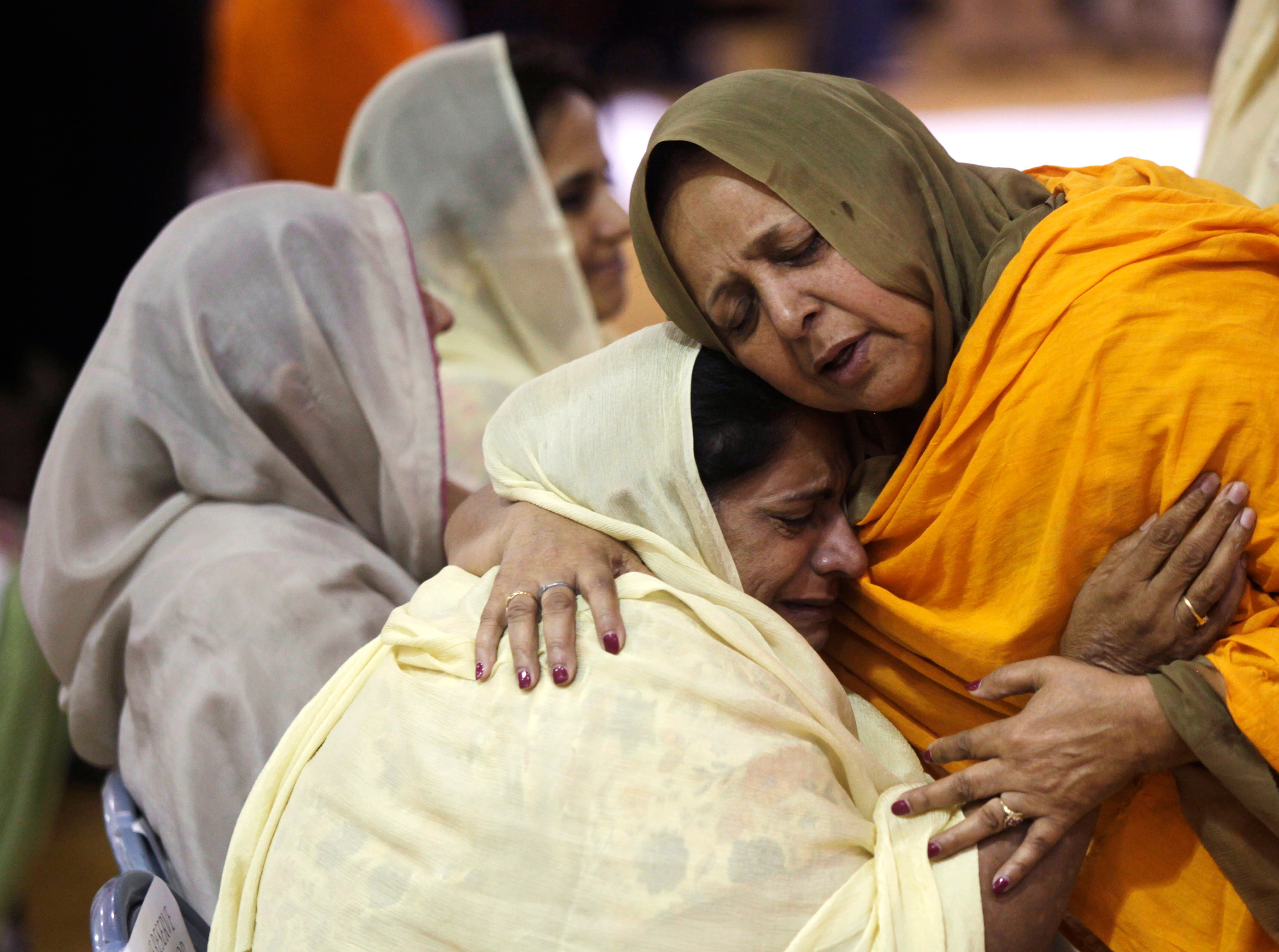 Thousands mourn Sikh shooting victims - ABC News