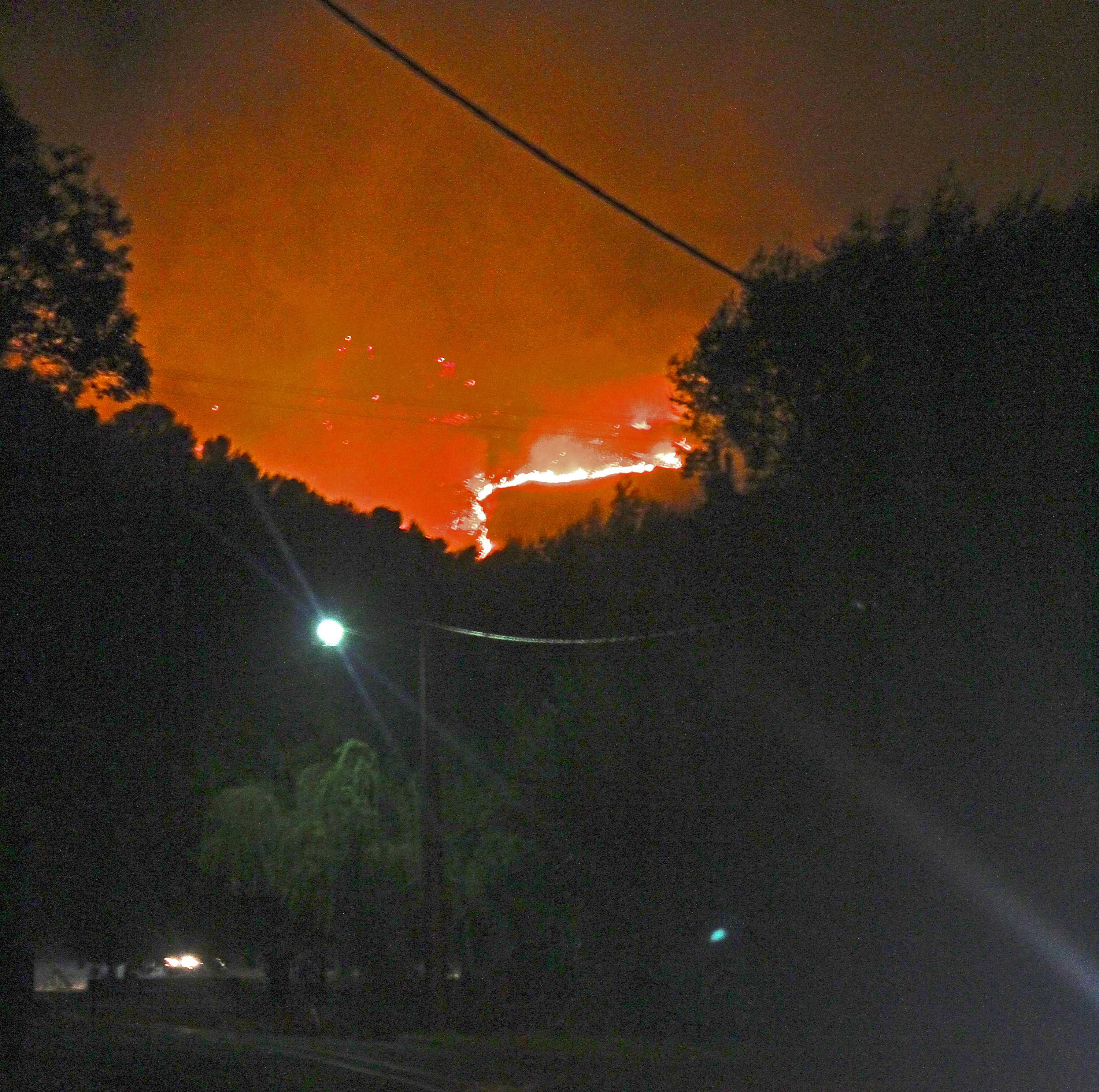 Two reported over Adelaide foothills blaze - ABC News