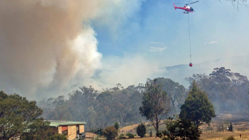 Bushfire threat continues in Tasmania - ABC News