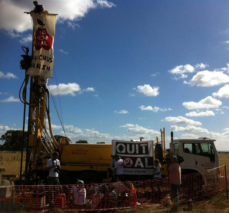 Police remove coal protesters from drill site - ABC News