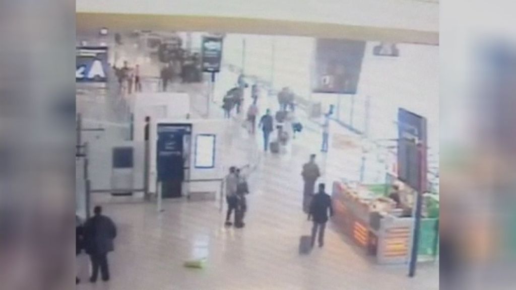 Orly airport CCTV footage shows attacker rushing soldier - ABC News