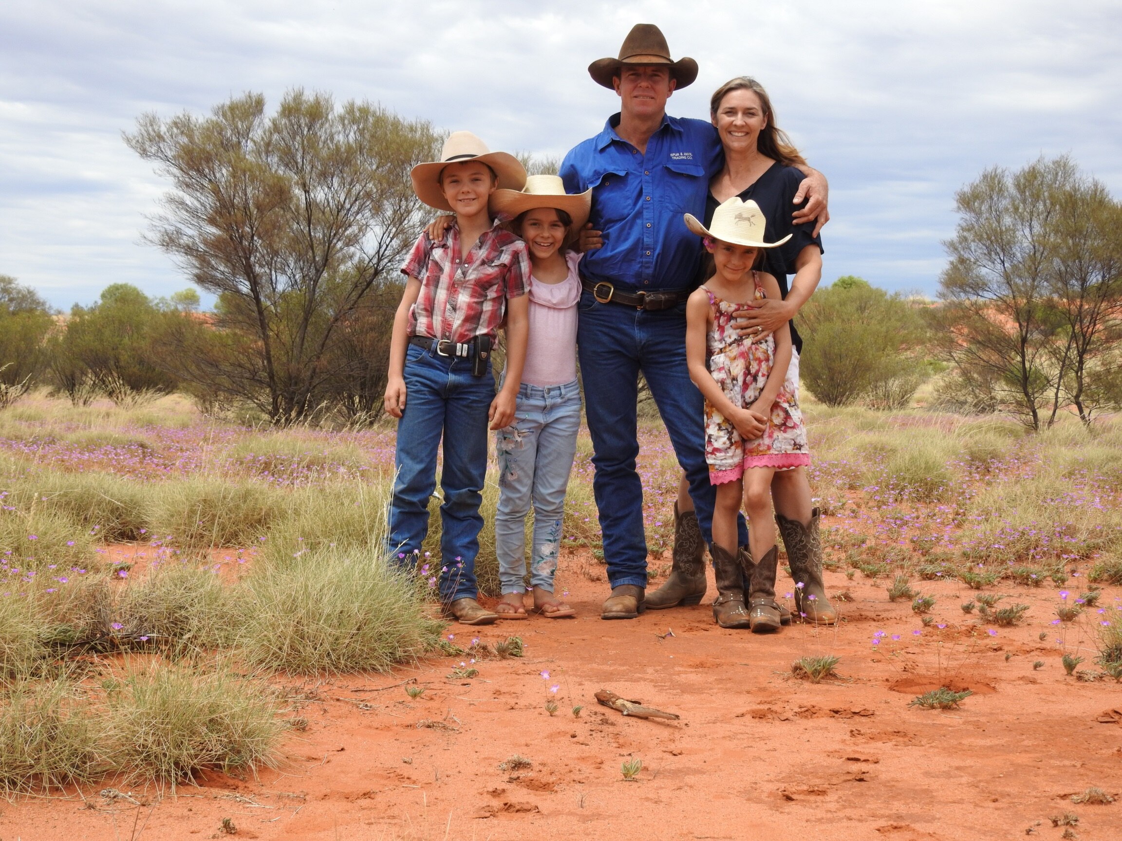 Bush farmers in outback NT tap into agritourism to stay afloat - ABC News