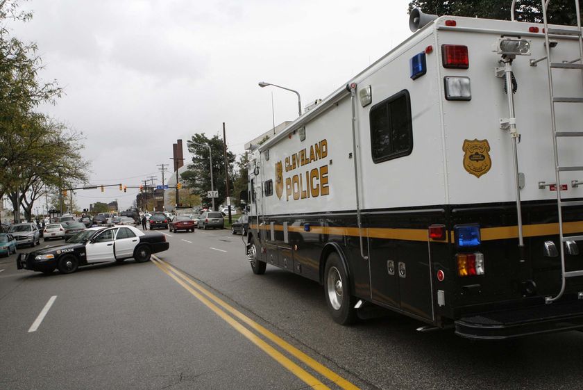 Teenage gunman wounds four in Ohio high school - ABC News