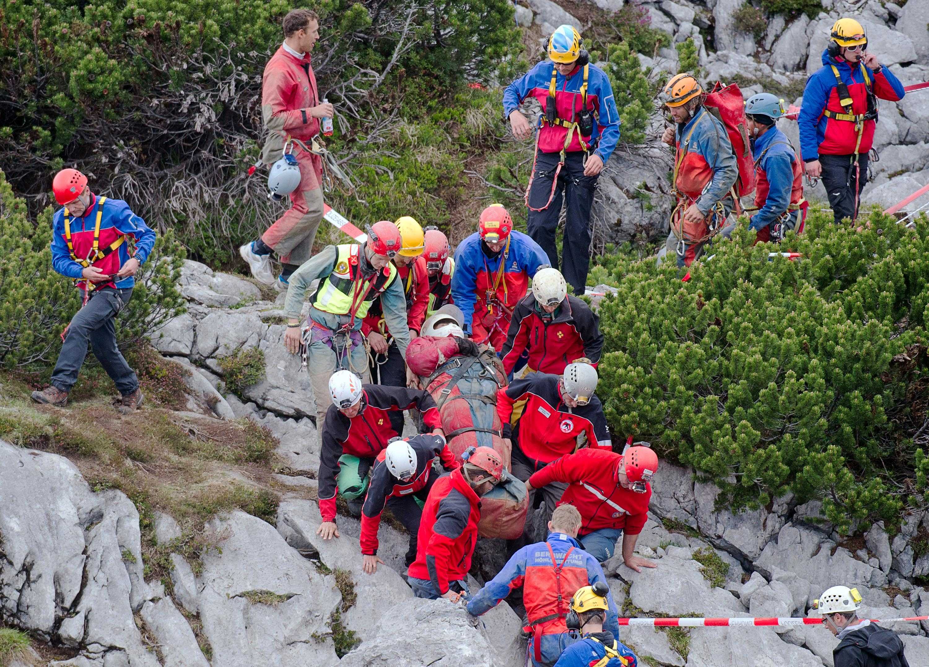 Injured explorer Johann Westhauser rescued from Germany's deepest cave ...