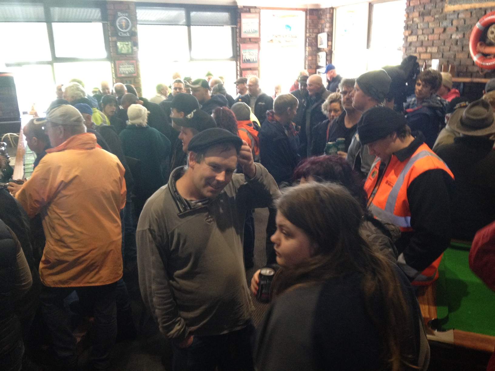 Hundreds gather for pro-mining rally - ABC News