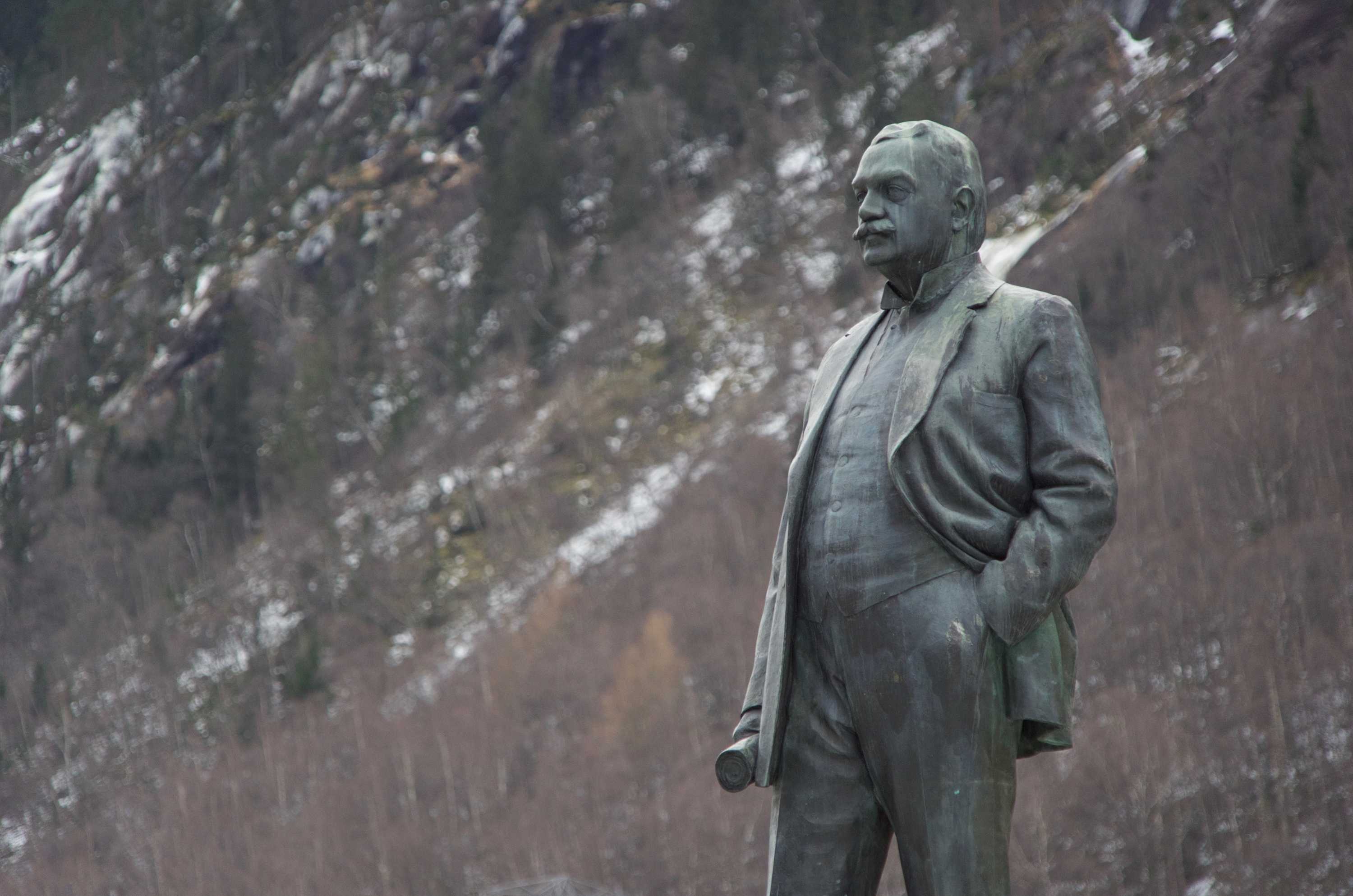 Rjukan: The town that needs giants mirrors to see the sun for six ...