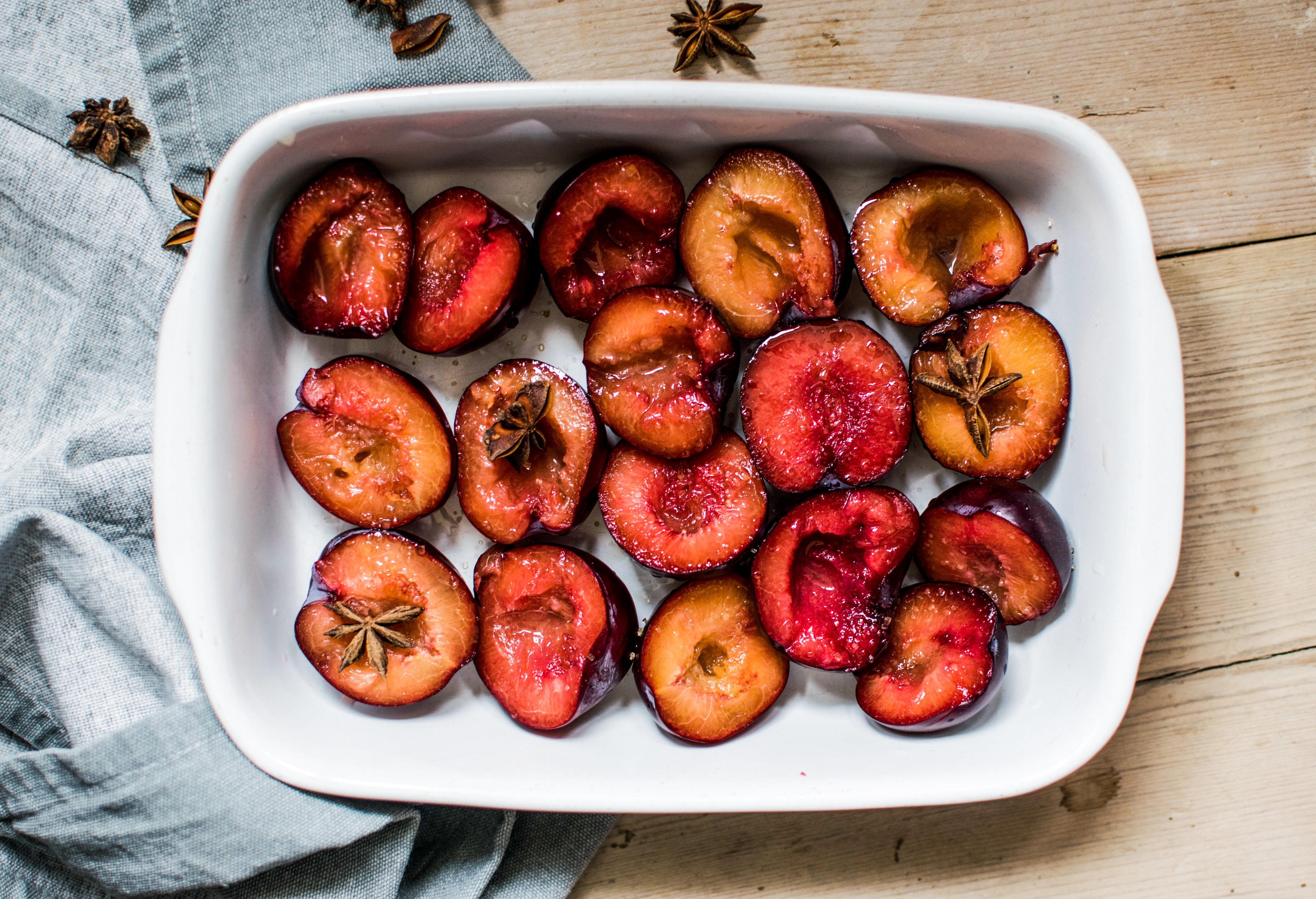 How to choose, store and cook with plums - ABC News