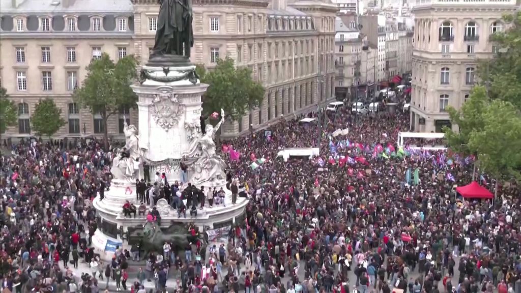 Massive turnout for protest against far right in Paris - ABC News