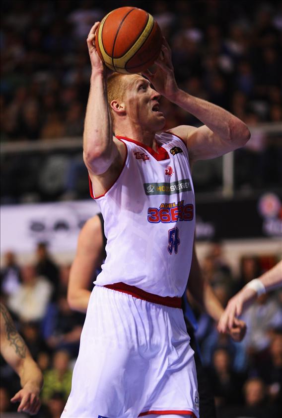 Adelaide find winning form - ABC News