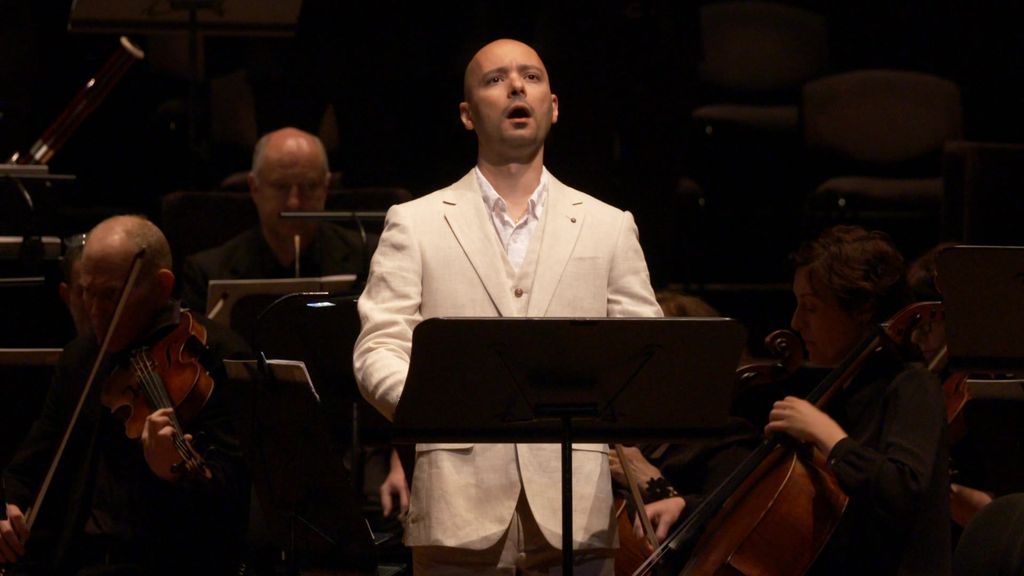Tenor Shanul Sharma preparing to play Gandhi on stage - ABC News
