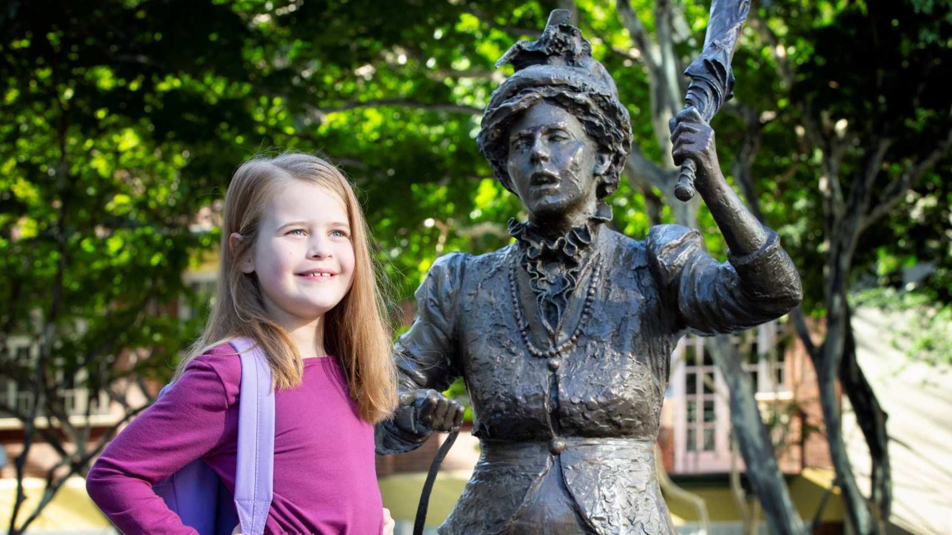 Female Statues - Behind The News