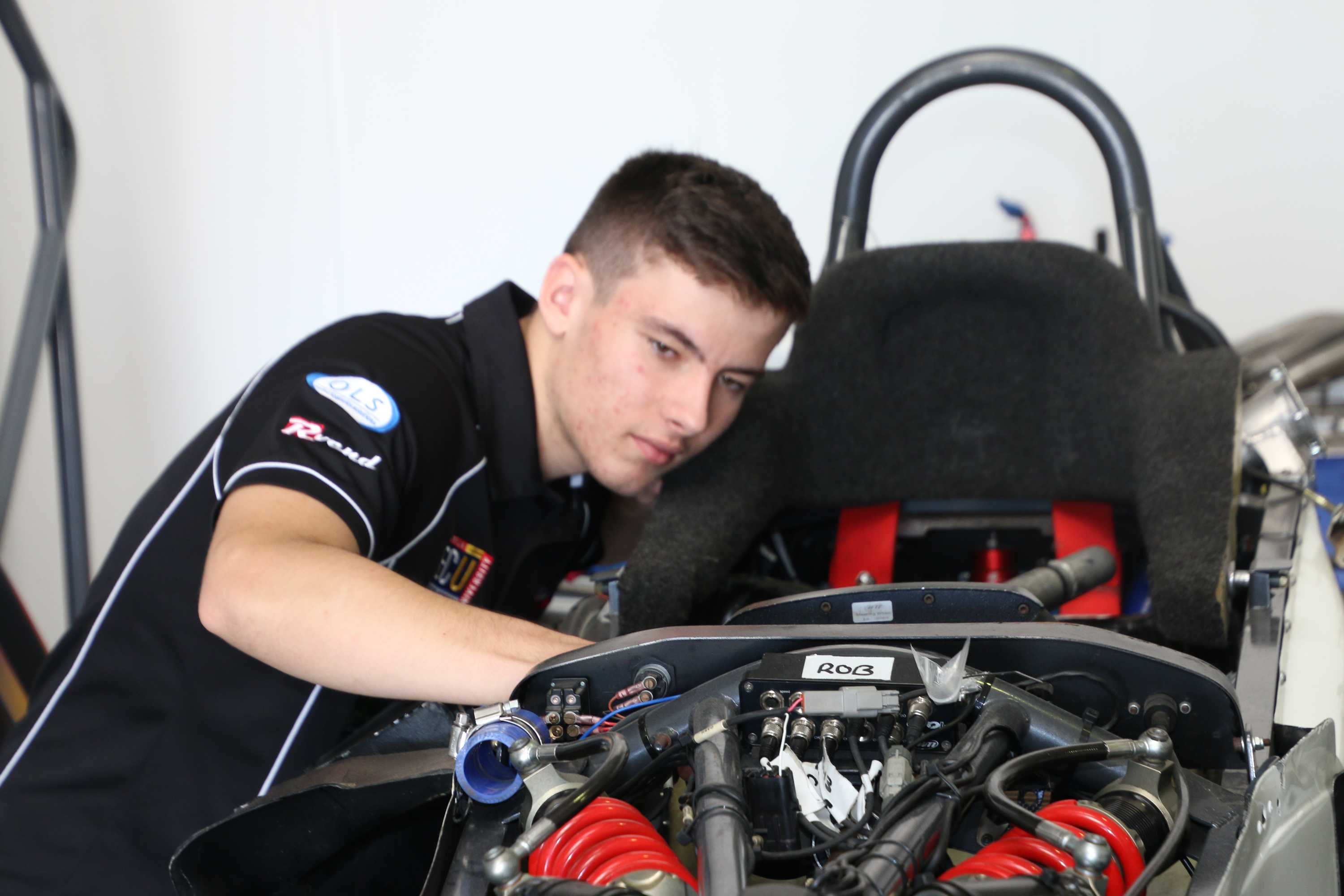 Aspiring Formula 1 racing driver Calan Williams turns to crowd-sourcing ...