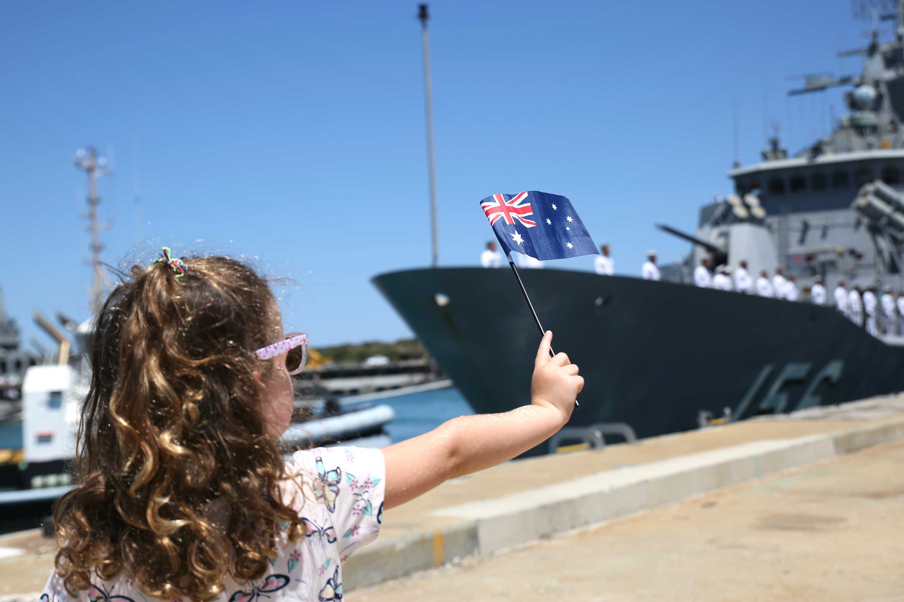 HMAS Toowoomba leaves for the Middle East as teary families farewell ...