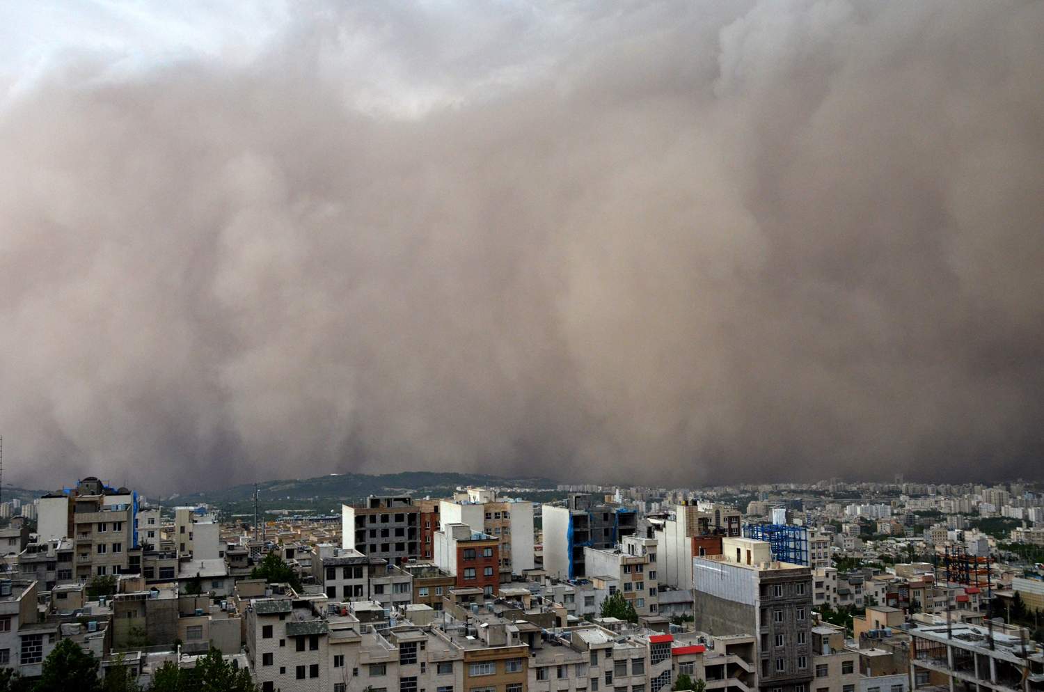 Freak sandstorm kills four in Iran, plunges Tehran into darkness - ABC News
