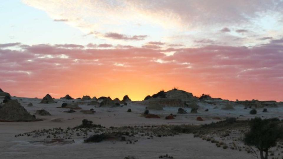 ABC News: Mungo man goes home - ABC Education