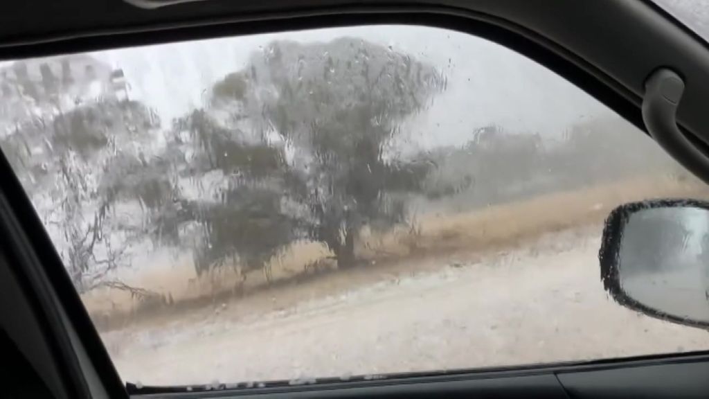 Hail spotted near the border between SA and Victoria on Christmas Eve ...