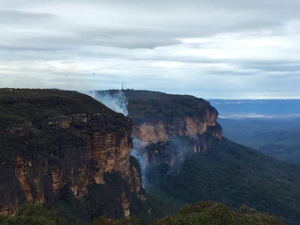 Blue Mountains bushfire: Conditions ease after homes threatened, NSW ...