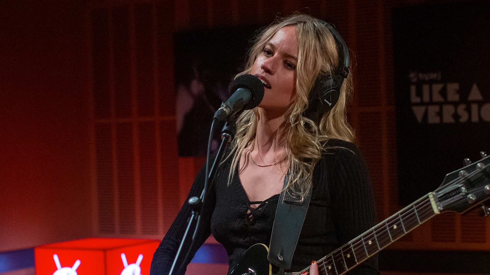 Annie Hamilton covers Methyl Ethel 'Ubu' for Like A Version [2020 ...