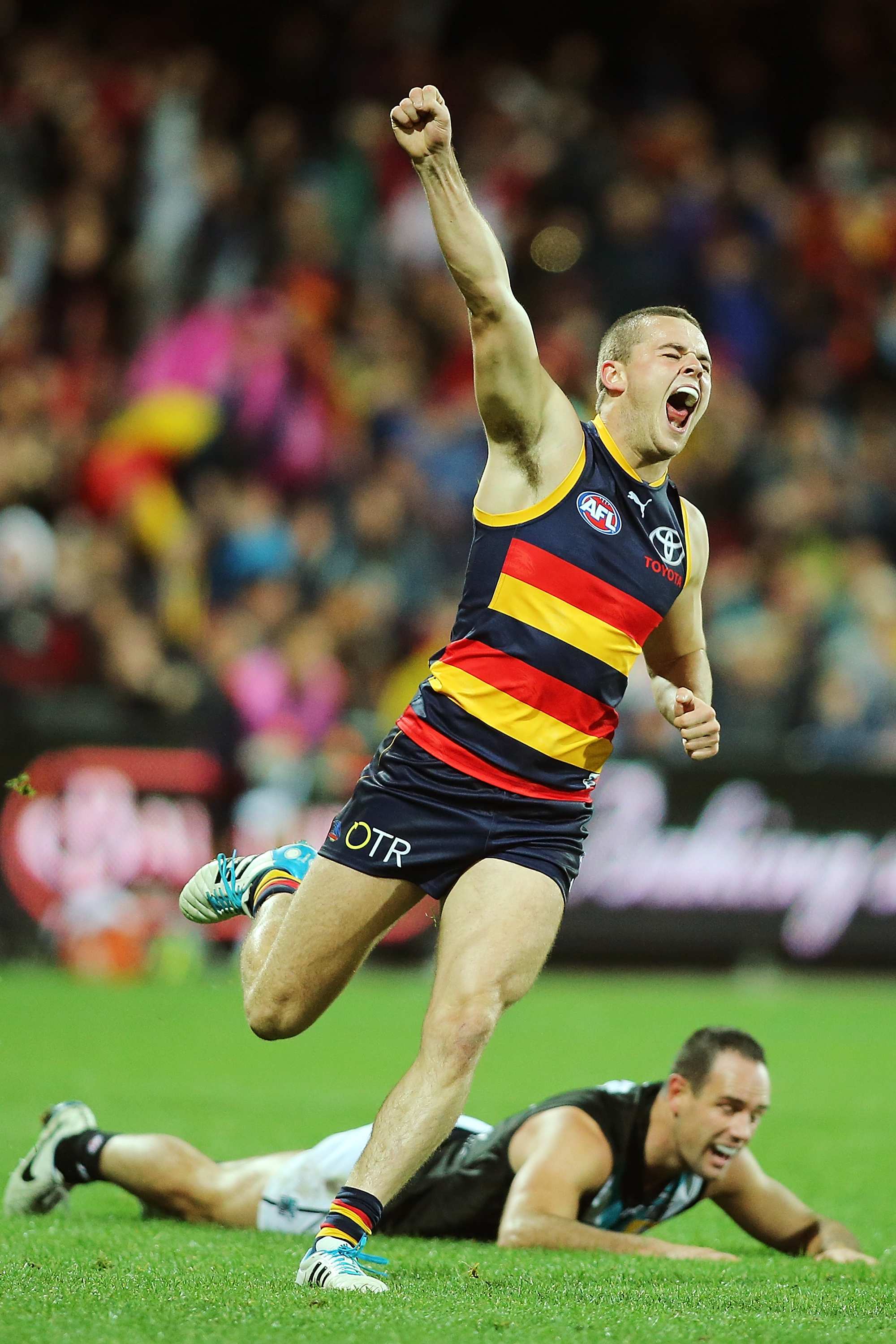 Adelaide Crows knock Port Adelaide off top of AFL ladder with 23-point ...