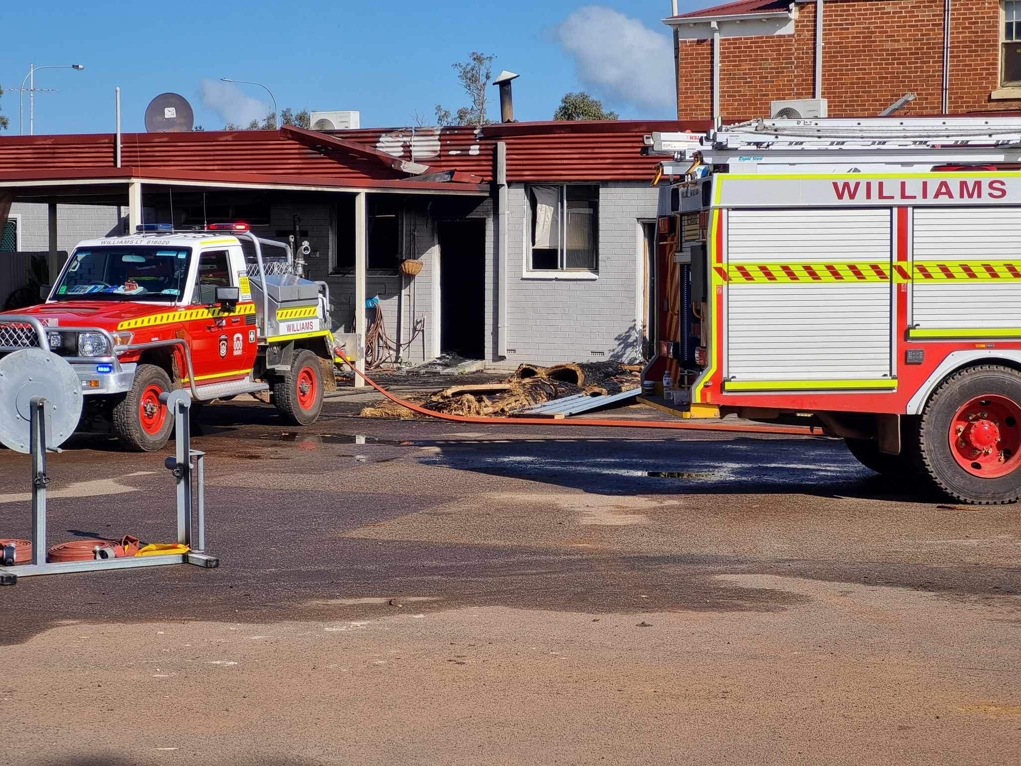 Authorities battle fire at landmark WA hotel established in 1850 - ABC News