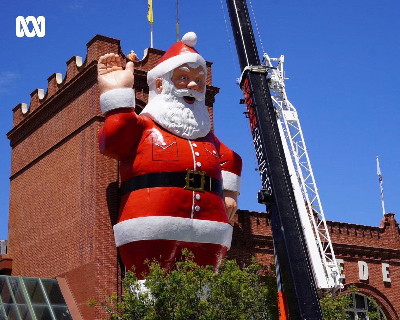 Adelaide's Giant Santa restoration worth "one pigeon every year" - ABC ...