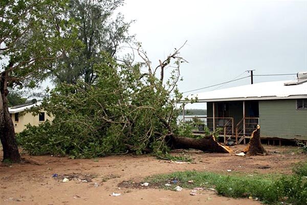 Weakened Cyclone Grant makes landfall - ABC News