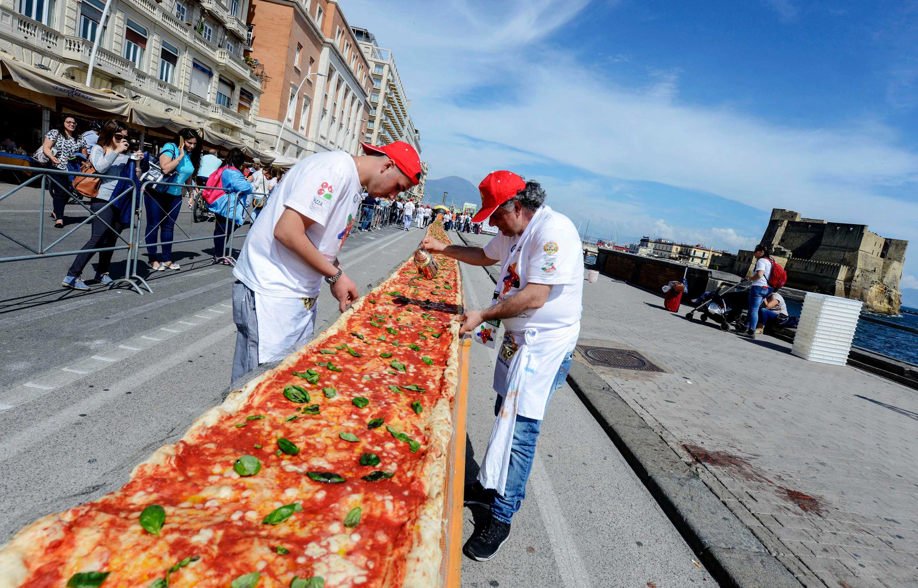 Naples: Home of pizza smashes record with mile-long margherita - ABC News