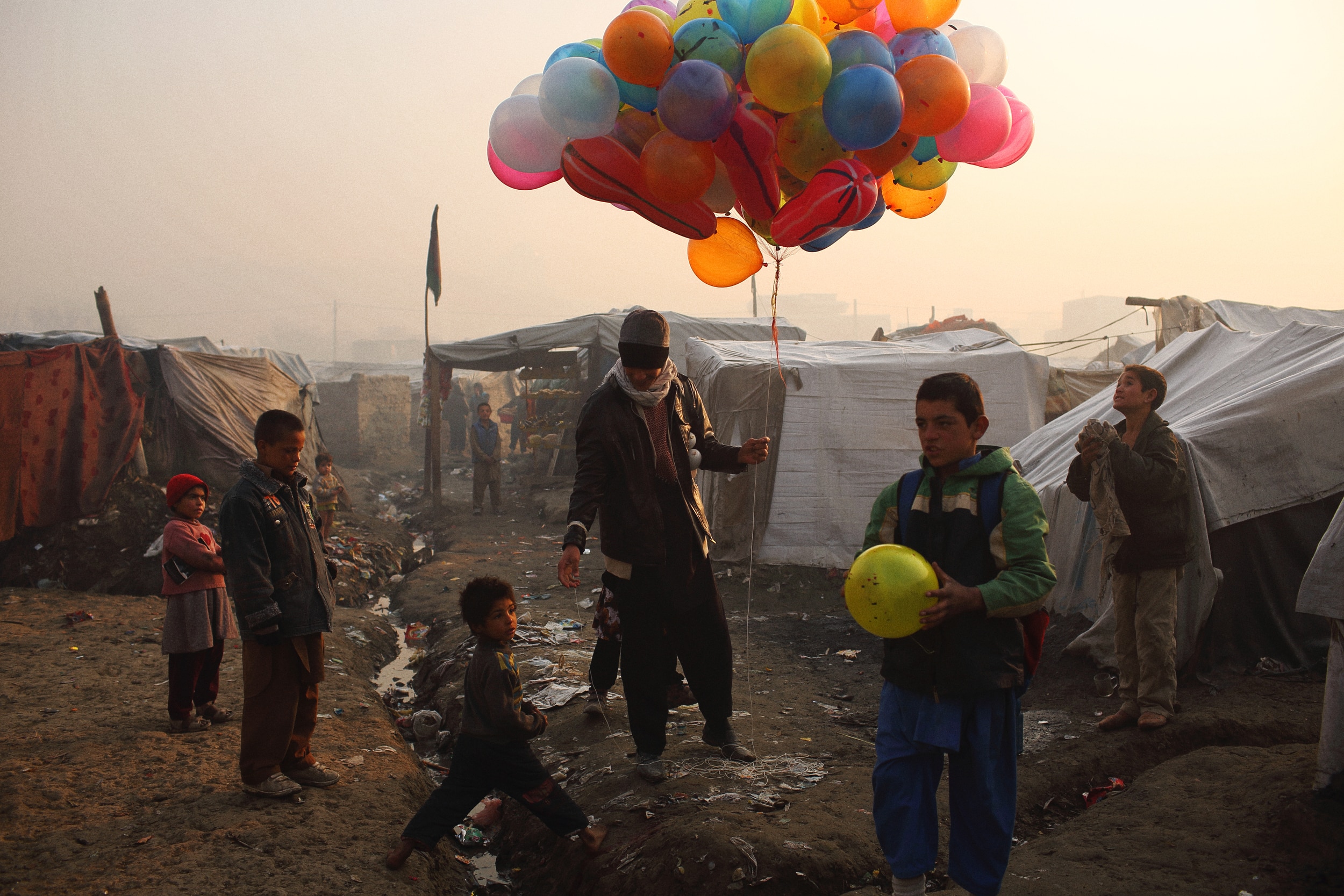 Andrew Quilty captured the fall of Kabul - ABC listen