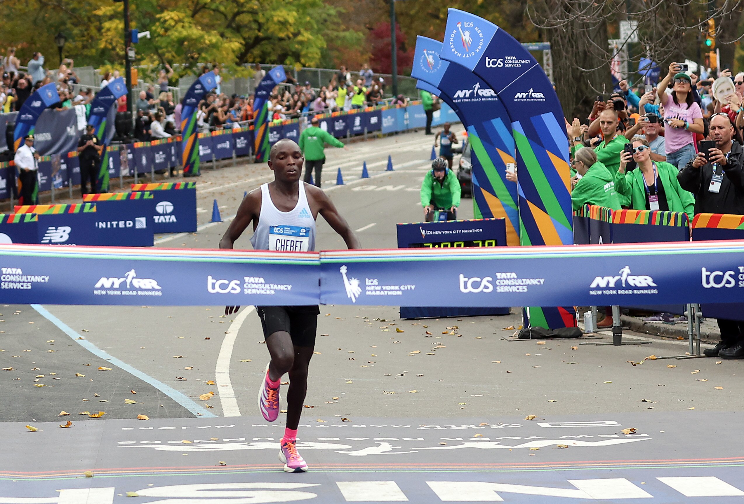 Kenyan Evans Chebet wins New York Marathon after Brazilian runner ...