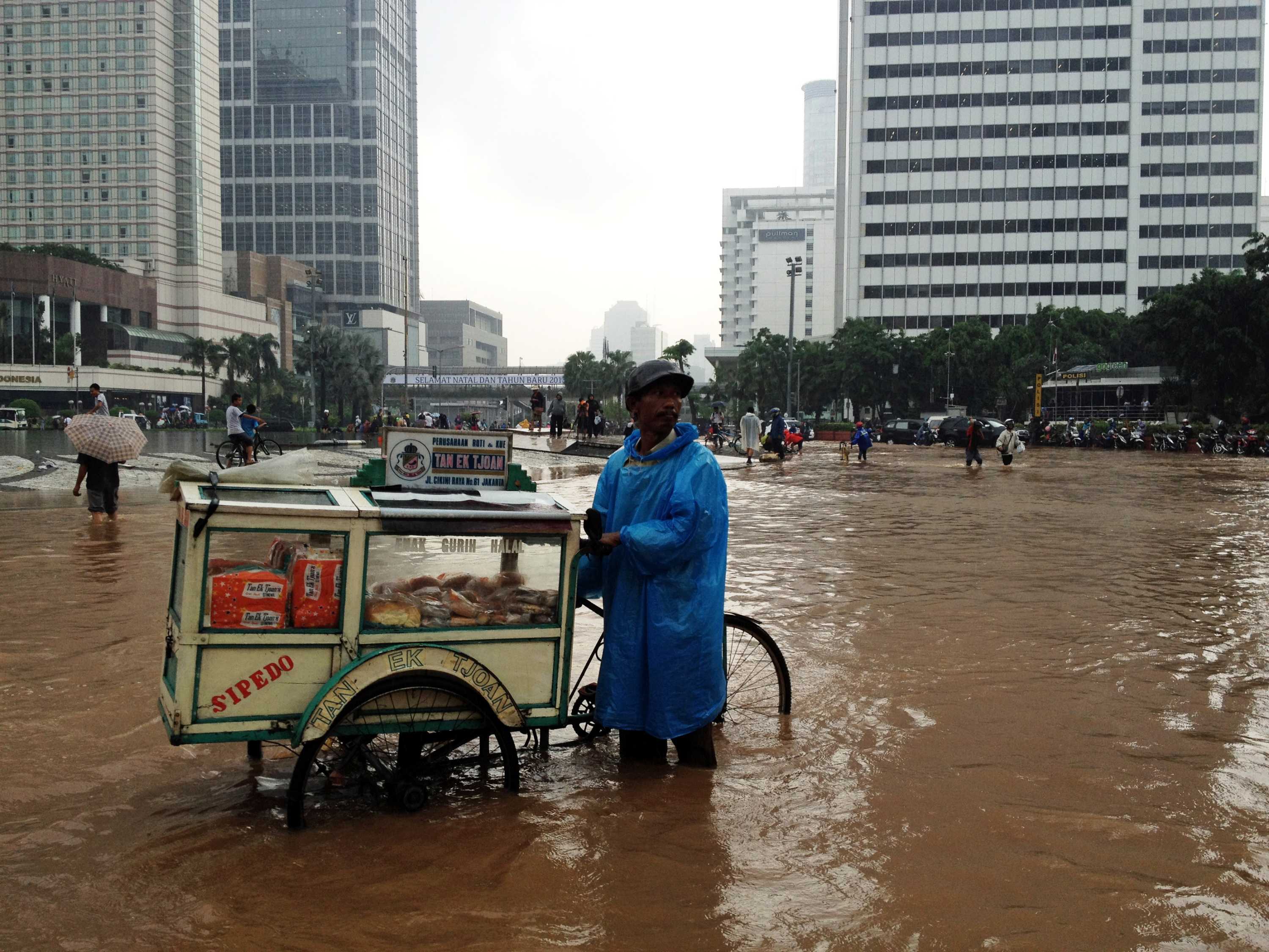 Jakarta flooding: 12 dead, thousands homeless - ABC Radio
