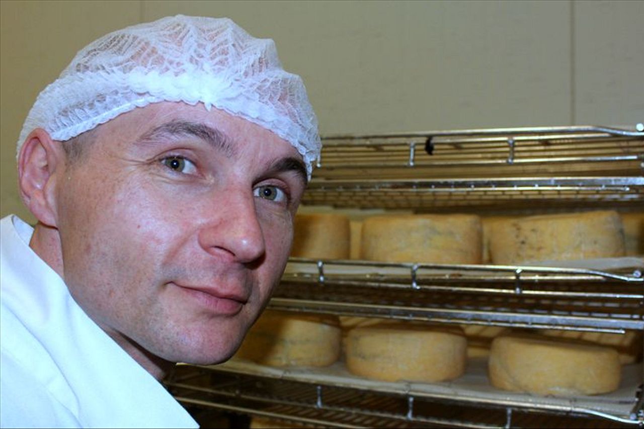 Cheese in the 'raw' - ABC News